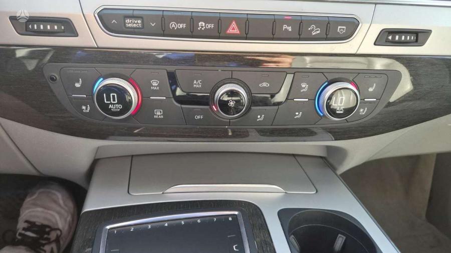 Grey Audi Q7 2018 in Klaipeda, with an engine capacity of 1.98 L and mileage of 176 thousand km for 18400 €, photo 21 on AUTOMOTO.COM.LV