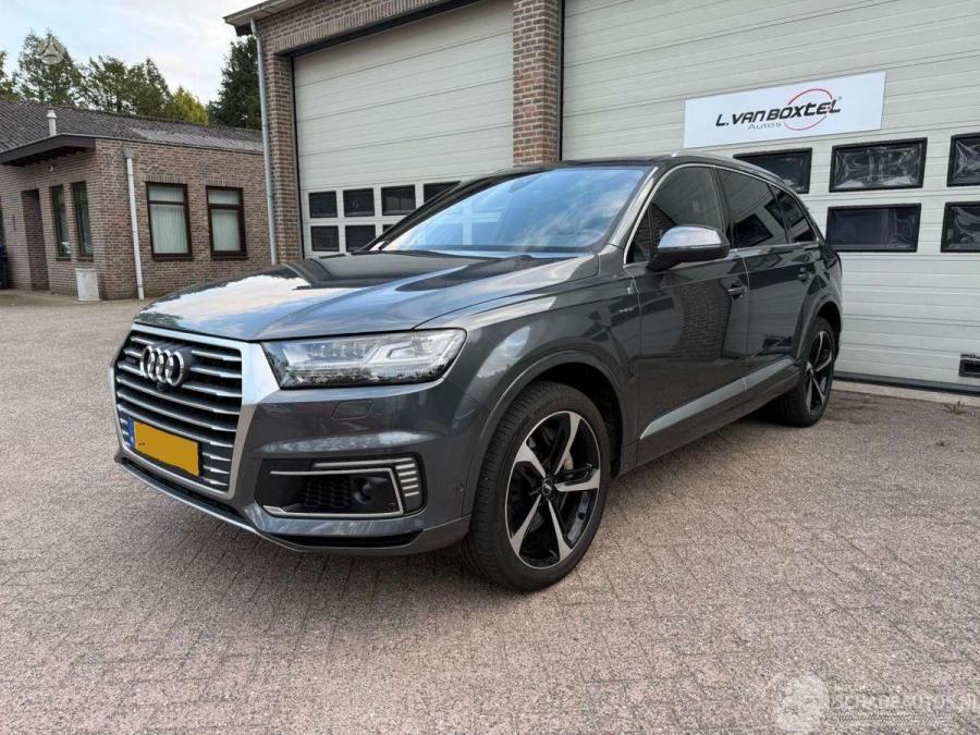 Grey Audi Q7 2018 in Raseiniai, with an engine capacity of 3.00 L and mileage of 171 thousand km for 22150 €, photo 1 on AUTOMOTO.COM.LV