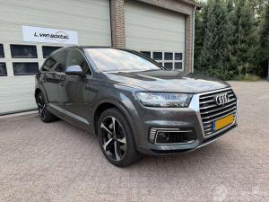Grey Audi Q7 2018 in Raseiniai, with an engine capacity of 3.00 L and mileage of 171 thousand km for 22150 €, photo 3 on AUTOMOTO.COM.LV