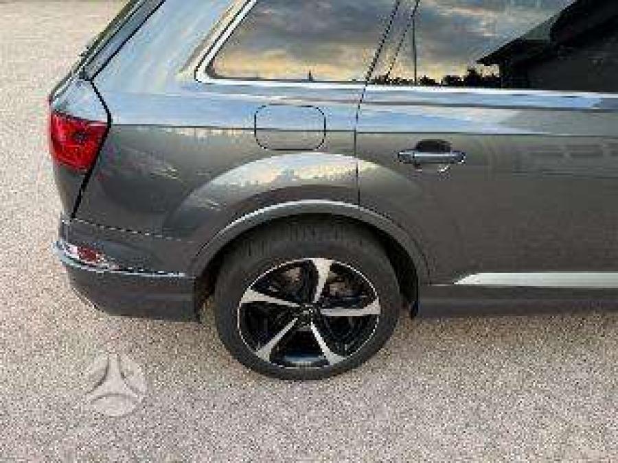 Grey Audi Q7 2018 in Raseiniai, with an engine capacity of 3.00 L and mileage of 171 thousand km for 22150 €, photo 27 on AUTOMOTO.COM.LV