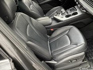 Grey Audi Q7 2019 in Avizieniai, with an engine capacity of 2.00 L and mileage of 98 thousand km for 19900 €, photo 5 on AUTOMOTO.COM.LV