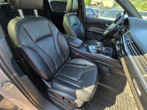 Grey Audi Q7 2019 in Vilnius, with an engine capacity of 3.00 L and mileage of 287 thousand km for 19999 €, photo 13 on AUTOMOTO.COM.LV