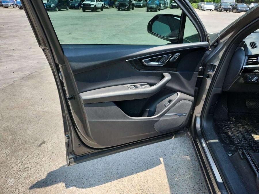 Grey Audi Q7 2019 in Klaipeda, with an engine capacity of 3.00 L and mileage of 260 thousand km for 9500 €, photo 13 on AUTOMOTO.COM.LV