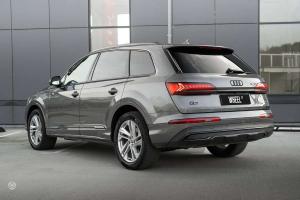 Grey Audi Q7 2020 in Vilnius, with an engine capacity of 1.98 L and mileage of 109 thousand km for 32500 €, photo 3 on AUTOMOTO.COM.LV