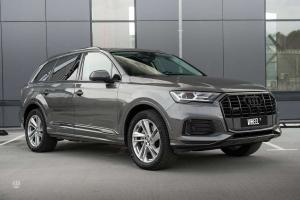 Grey Audi Q7 2020 in Vilnius, with an engine capacity of 1.98 L and mileage of 109 thousand km for 32500 €, photo 8 on AUTOMOTO.COM.LV