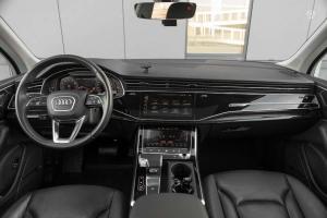 Grey Audi Q7 2020 in Vilnius, with an engine capacity of 1.98 L and mileage of 109 thousand km for 32500 €, photo 17 on AUTOMOTO.COM.LV