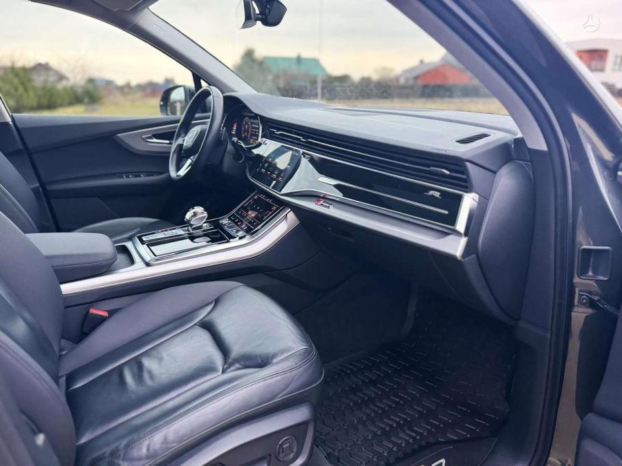 Grey Audi Q7 2020 in Vilnius, with an engine capacity of 2.97 L and mileage of 116 thousand km for 39700 €, photo 12 on AUTOMOTO.COM.LV