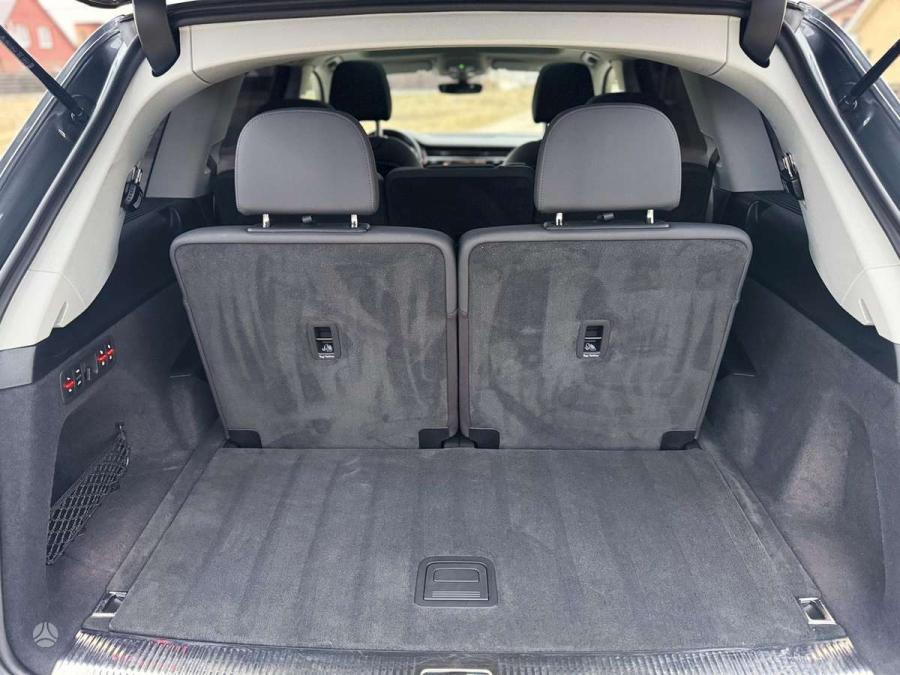 Grey Audi Q7 2020 in Vilnius, with an engine capacity of 2.97 L and mileage of 116 thousand km for 39700 €, photo 20 on AUTOMOTO.COM.LV