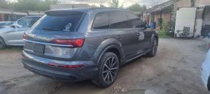 Grey Audi Q7 2020 in Vilnius, with an engine capacity of 3.00 L and mileage of 159 thousand km for 23900 €, photo 4 on AUTOMOTO.COM.LV