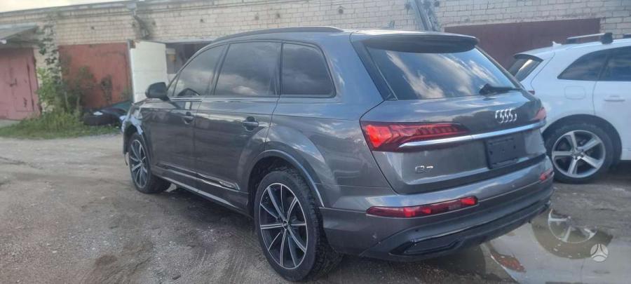Grey Audi Q7 2020 in Vilnius, with an engine capacity of 3.00 L and mileage of 159 thousand km for 23900 €, photo 5 on AUTOMOTO.COM.LV