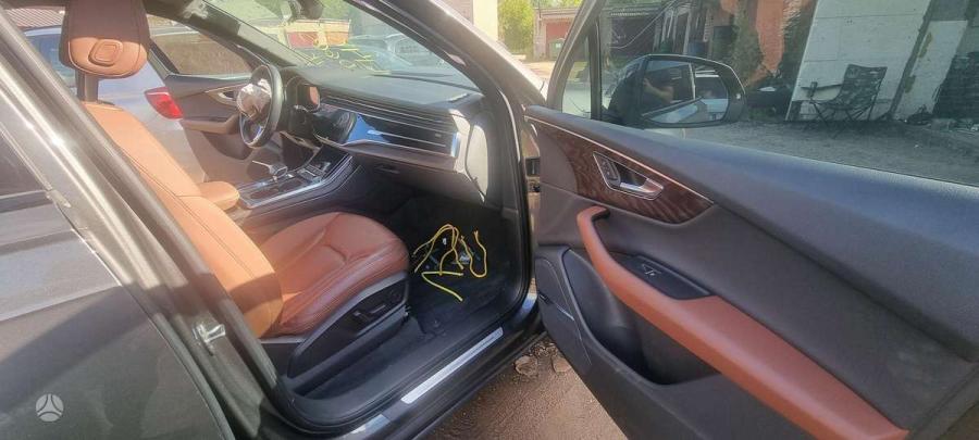 Grey Audi Q7 2020 in Vilnius, with an engine capacity of 3.00 L and mileage of 159 thousand km for 23900 €, photo 15 on AUTOMOTO.COM.LV
