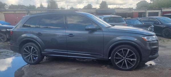 Grey Audi Q7 2020 in Vilnius, with an engine capacity of 3.00 L and mileage of 159 thousand km for 23700 €, photo 3 on AUTOMOTO.COM.LV