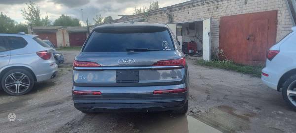 Grey Audi Q7 2020 in Vilnius, with an engine capacity of 3.00 L and mileage of 159 thousand km for 23700 €, photo 5 on AUTOMOTO.COM.LV
