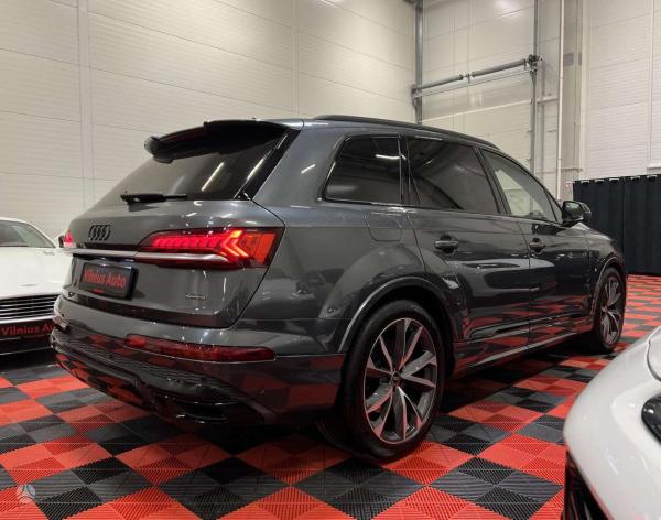 Grey Audi Q7 2021 in Vilnius, with an engine capacity of 3.00 L and mileage of 168 thousand km for 46490 €, photo 4 on AUTOMOTO.COM.LV