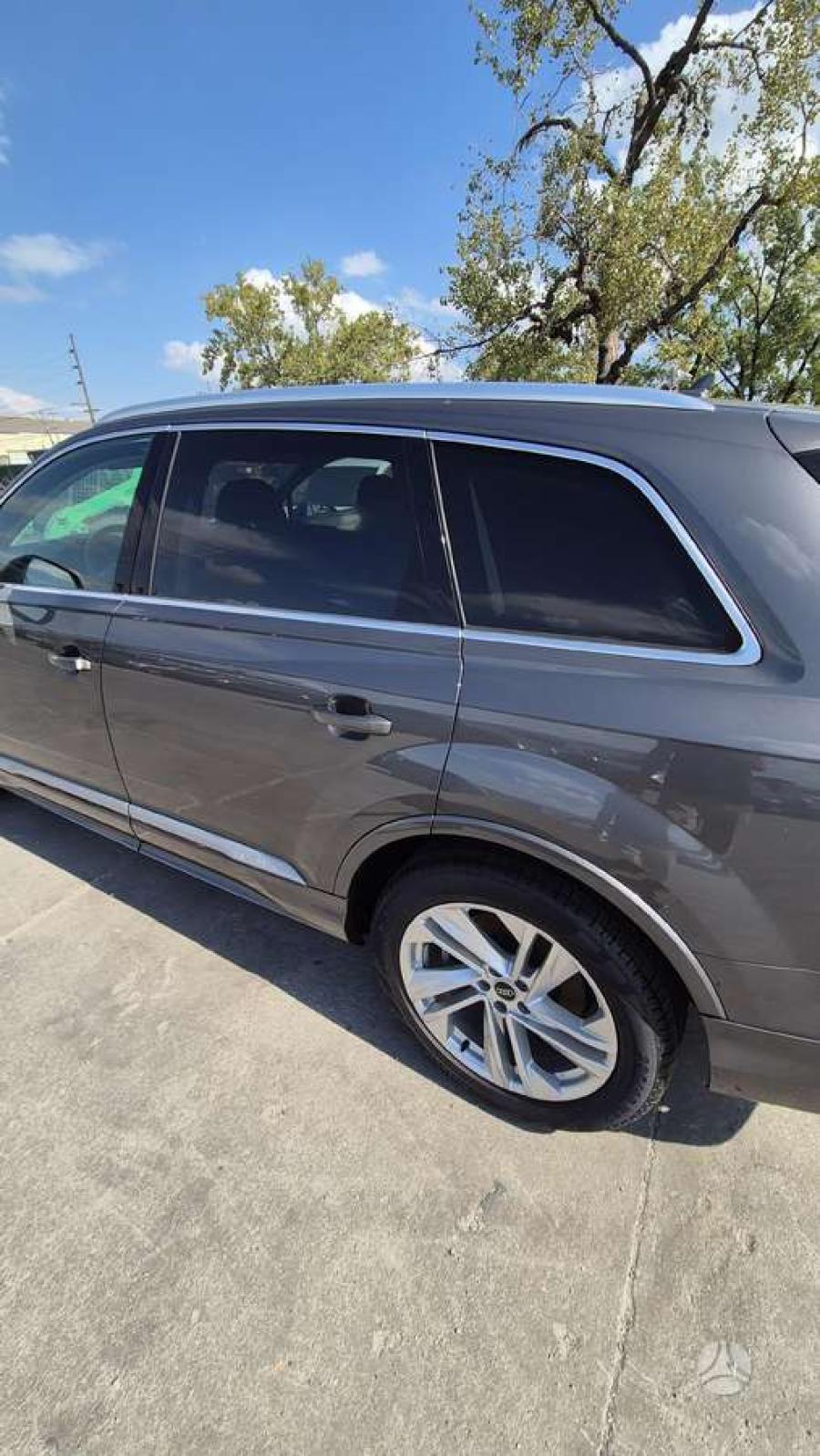 Grey Audi Q7 2021 in Kaunas, with an engine capacity of 3.00 L and mileage of 11 thousand km for 29040 €, photo 3 on AUTOMOTO.COM.LV