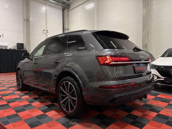 Grey Audi Q7 2021 in Vilnius, with an engine capacity of 3.00 L and mileage of 156 thousand km for 37990 €, photo 6 on AUTOMOTO.COM.LV