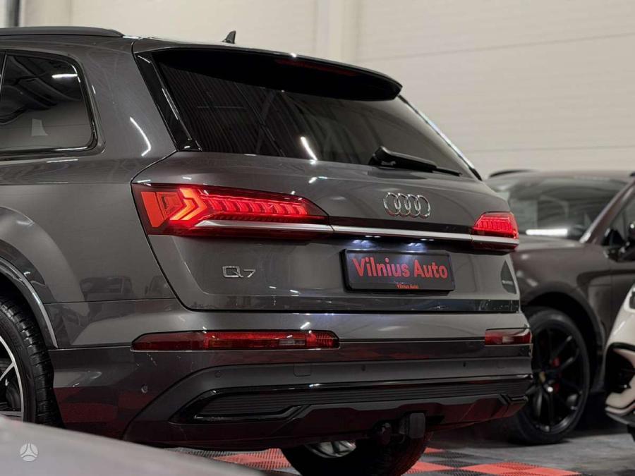 Grey Audi Q7 2021 in Vilnius, with an engine capacity of 3.00 L and mileage of 156 thousand km for 37990 €, photo 8 on AUTOMOTO.COM.LV