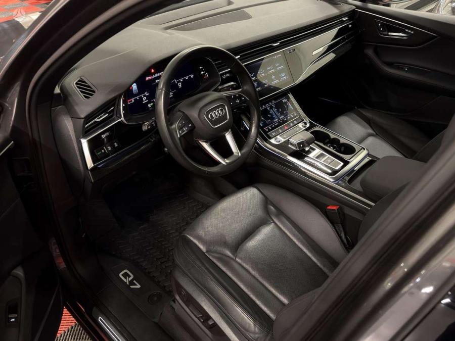 Grey Audi Q7 2021 in Vilnius, with an engine capacity of 3.00 L and mileage of 156 thousand km for 37990 €, photo 12 on AUTOMOTO.COM.LV