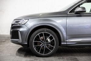 Grey Audi Q7 2021 in Vilnius, with an engine capacity of 3.00 L and mileage of 95 thousand km for 41994 €, photo 6 on AUTOMOTO.COM.LV