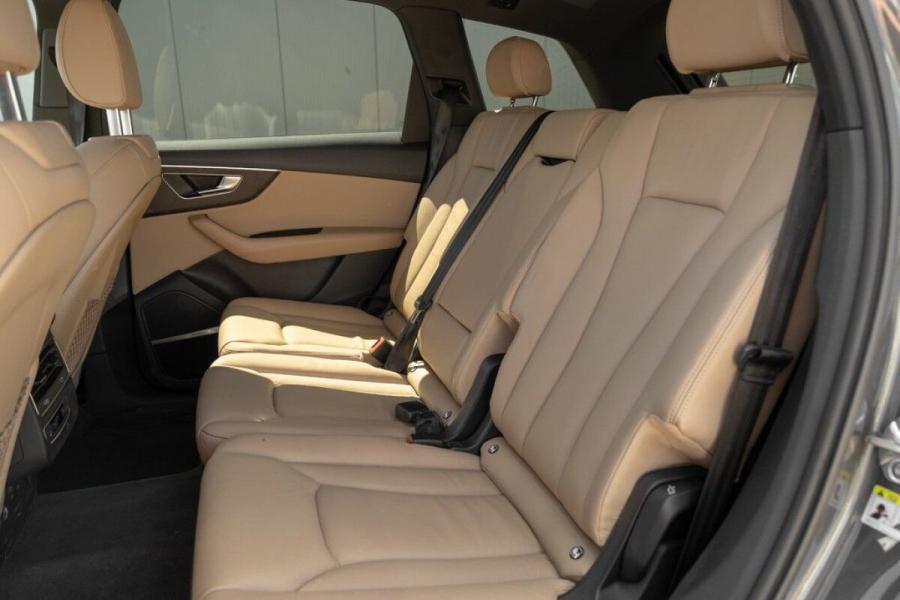 Grey Audi Q7 2021 in Vilnius, with an engine capacity of 3.00 L and mileage of 98 thousand km for 48300 €, photo 10 on AUTOMOTO.COM.LV