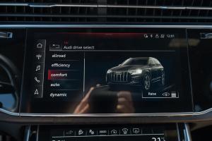 Grey Audi Q7 2021 in Vilnius, with an engine capacity of 3.00 L and mileage of 98 thousand km for 48300 €, photo 19 on AUTOMOTO.COM.LV