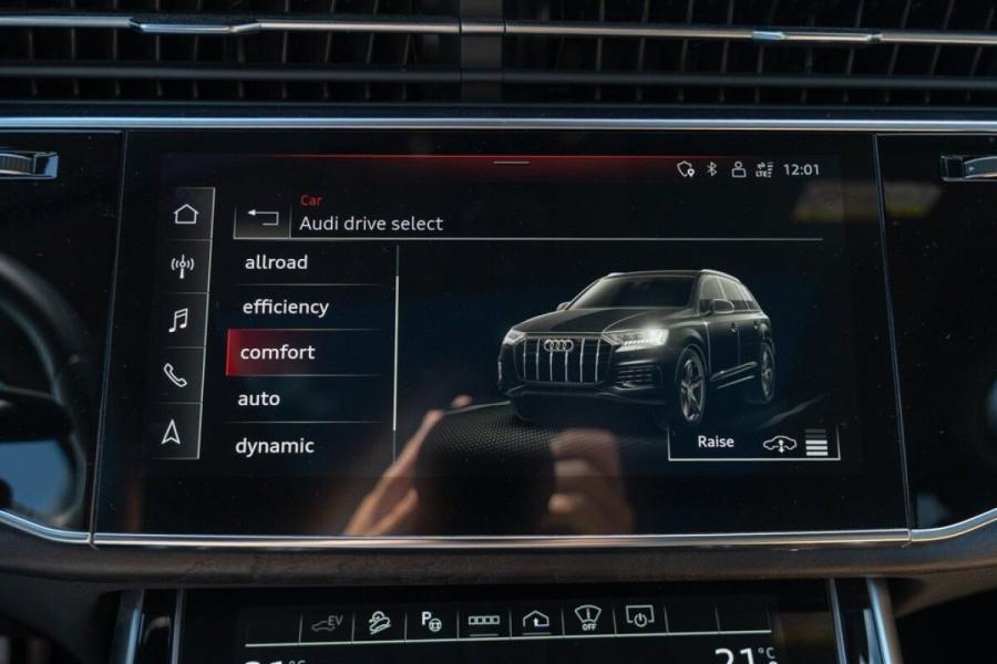 Grey Audi Q7 2021 in Vilnius, with an engine capacity of 3.00 L and mileage of 98 thousand km for 48300 €, photo 19 on AUTOMOTO.COM.LV