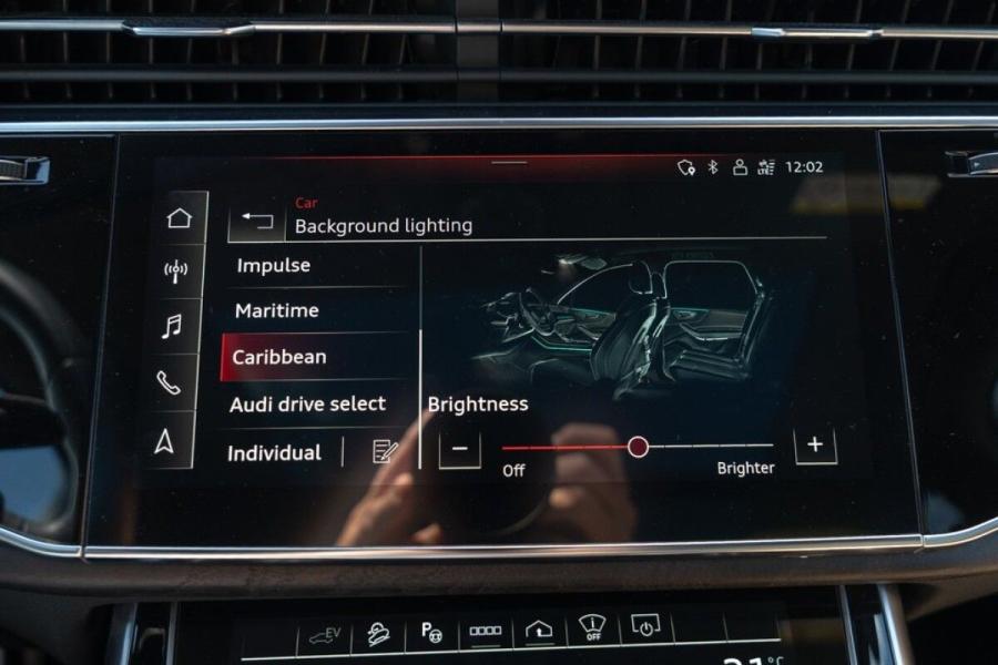 Grey Audi Q7 2021 in Vilnius, with an engine capacity of 3.00 L and mileage of 98 thousand km for 48300 €, photo 21 on AUTOMOTO.COM.LV