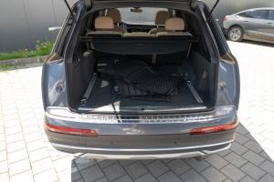 Grey Audi Q7 2021 in Vilnius, with an engine capacity of 3.00 L and mileage of 98 thousand km for 48300 €, photo 30 on AUTOMOTO.COM.LV