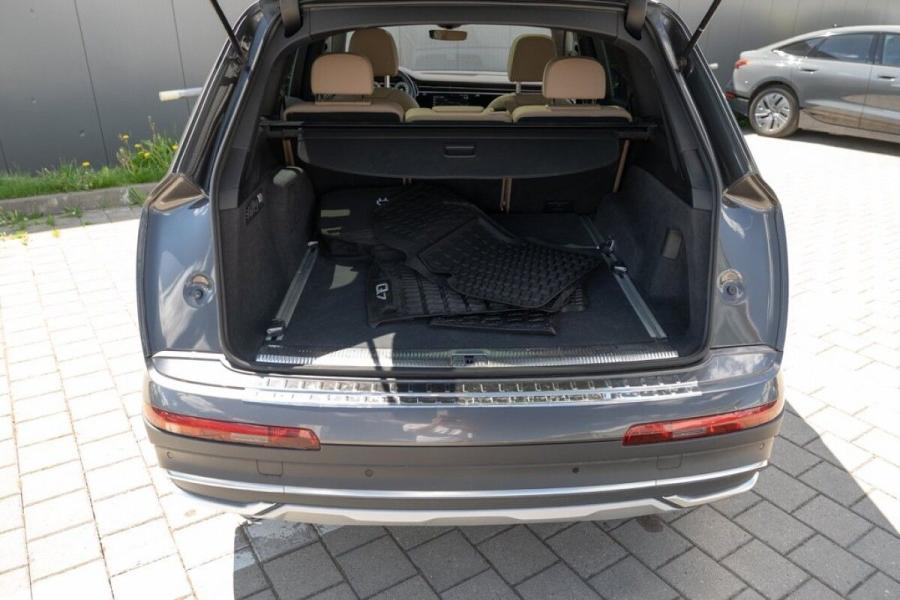 Grey Audi Q7 2021 in Vilnius, with an engine capacity of 3.00 L and mileage of 98 thousand km for 48300 €, photo 30 on AUTOMOTO.COM.LV