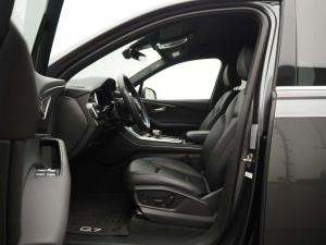 Grey Audi Q7 2021 in Vilnius, with an engine capacity of 2.97 L and mileage of 116 thousand km for 42500 €, photo 7 on AUTOMOTO.COM.LV