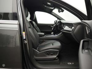 Grey Audi Q7 2021 in Vilnius, with an engine capacity of 2.97 L and mileage of 116 thousand km for 42500 €, photo 11 on AUTOMOTO.COM.LV