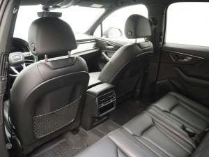 Grey Audi Q7 2021 in Vilnius, with an engine capacity of 2.97 L and mileage of 116 thousand km for 42500 €, photo 16 on AUTOMOTO.COM.LV