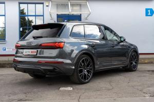 Grey Audi Q7 2022 in Vilnius, with an engine capacity of 3.00 L and mileage of 100 thousand km for 60000 €, photo 3 on AUTOMOTO.COM.LV