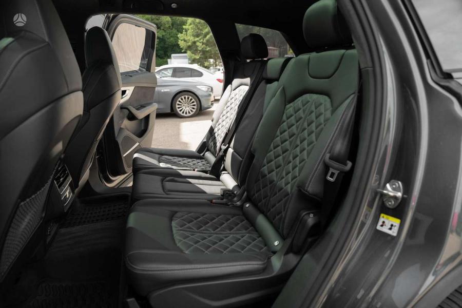Grey Audi Q7 2022 in Vilnius, with an engine capacity of 3.00 L and mileage of 100 thousand km for 60000 €, photo 4 on AUTOMOTO.COM.LV