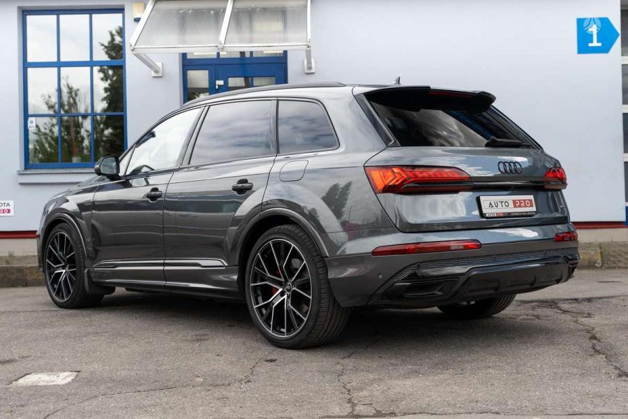 Grey Audi Q7 2022 in Vilnius, with an engine capacity of 3.00 L and mileage of 100 thousand km for 60000 €, photo 8 on AUTOMOTO.COM.LV