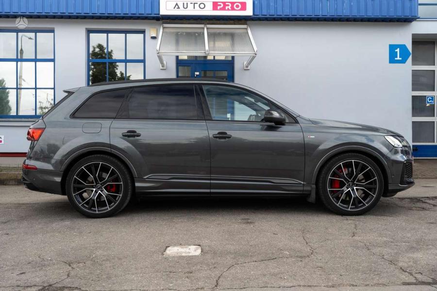 Grey Audi Q7 2022 in Vilnius, with an engine capacity of 3.00 L and mileage of 100 thousand km for 60000 €, photo 10 on AUTOMOTO.COM.LV