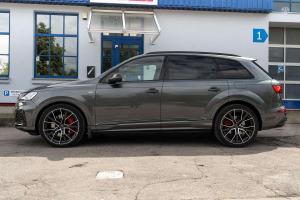 Grey Audi Q7 2022 in Vilnius, with an engine capacity of 3.00 L and mileage of 100 thousand km for 60000 €, photo 12 on AUTOMOTO.COM.LV
