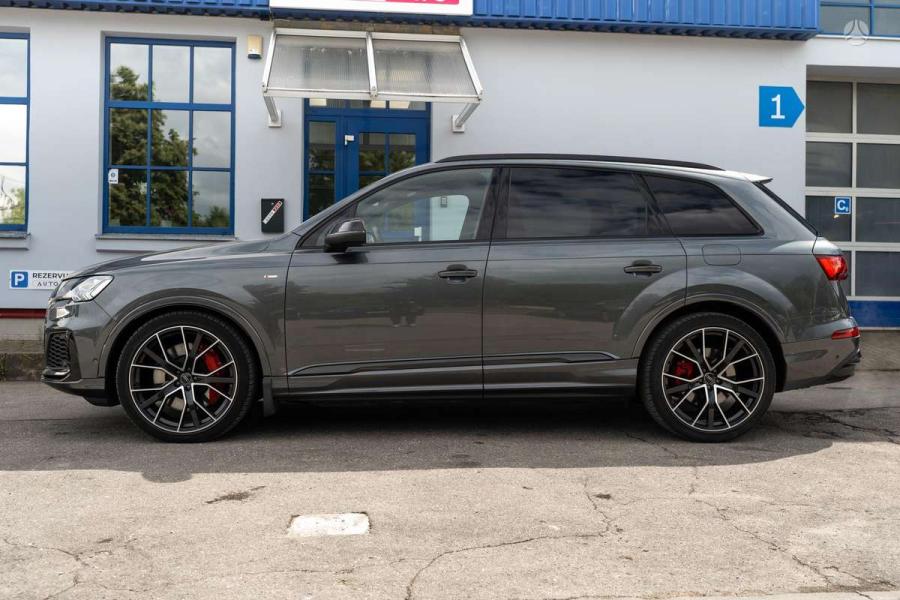 Grey Audi Q7 2022 in Vilnius, with an engine capacity of 3.00 L and mileage of 100 thousand km for 60000 €, photo 12 on AUTOMOTO.COM.LV