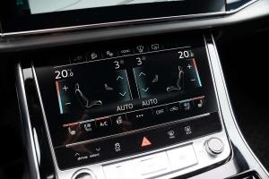 Grey Audi Q7 2022 in Vilnius, with an engine capacity of 3.00 L and mileage of 100 thousand km for 60000 €, photo 15 on AUTOMOTO.COM.LV