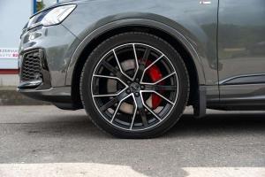 Grey Audi Q7 2022 in Vilnius, with an engine capacity of 3.00 L and mileage of 100 thousand km for 60000 €, photo 22 on AUTOMOTO.COM.LV