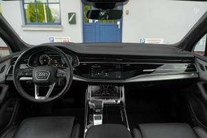 Grey Audi Q7 2022 in Vilnius, with an engine capacity of 3.00 L and mileage of 100 thousand km for 60000 €, photo 24 on AUTOMOTO.COM.LV