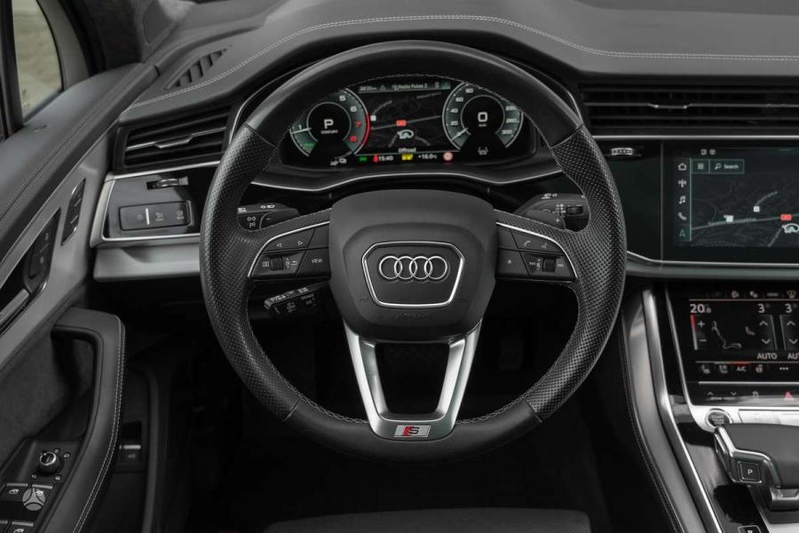 Grey Audi Q7 2022 in Vilnius, with an engine capacity of 3.00 L and mileage of 100 thousand km for 60000 €, photo 37 on AUTOMOTO.COM.LV