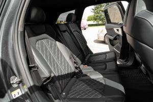 Grey Audi Q7 2022 in Vilnius, with an engine capacity of 3.00 L and mileage of 100 thousand km for 60000 €, photo 38 on AUTOMOTO.COM.LV