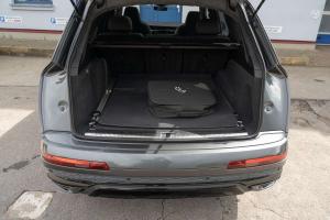 Grey Audi Q7 2022 in Vilnius, with an engine capacity of 3.00 L and mileage of 100 thousand km for 60000 €, photo 41 on AUTOMOTO.COM.LV