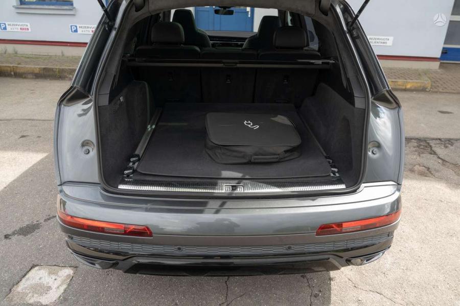 Grey Audi Q7 2022 in Vilnius, with an engine capacity of 3.00 L and mileage of 100 thousand km for 60000 €, photo 41 on AUTOMOTO.COM.LV