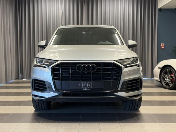 Grey Audi Q7 2022 in Riga, with an engine capacity of 3.00 L and mileage of 61 thousand km for 41490 €, photo 1 on AUTOMOTO.COM.LV