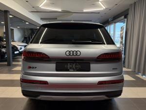Grey Audi Q7 2022 in Riga, with an engine capacity of 3.00 L and mileage of 61 thousand km for 41490 €, photo 6 on AUTOMOTO.COM.LV