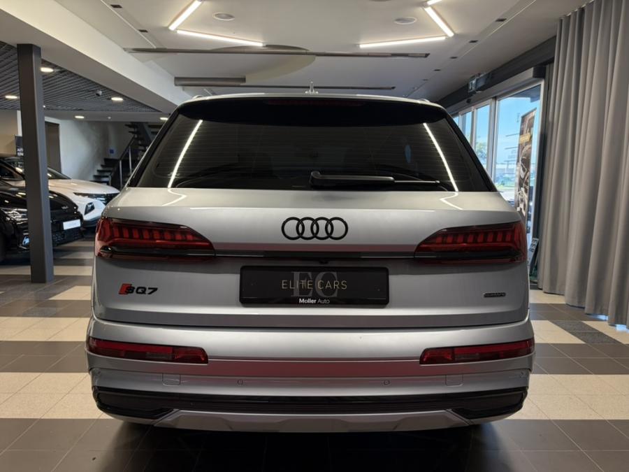 Grey Audi Q7 2022 in Riga, with an engine capacity of 3.00 L and mileage of 61 thousand km for 41490 €, photo 6 on AUTOMOTO.COM.LV