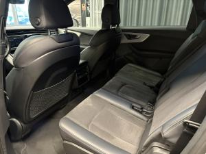 Grey Audi Q7 2022 in Riga, with an engine capacity of 3.00 L and mileage of 61 thousand km for 41490 €, photo 24 on AUTOMOTO.COM.LV