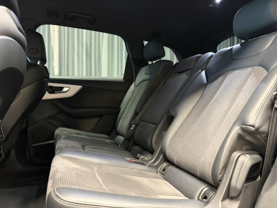 Grey Audi Q7 2022 in Riga, with an engine capacity of 3.00 L and mileage of 61 thousand km for 41490 €, photo 25 on AUTOMOTO.COM.LV
